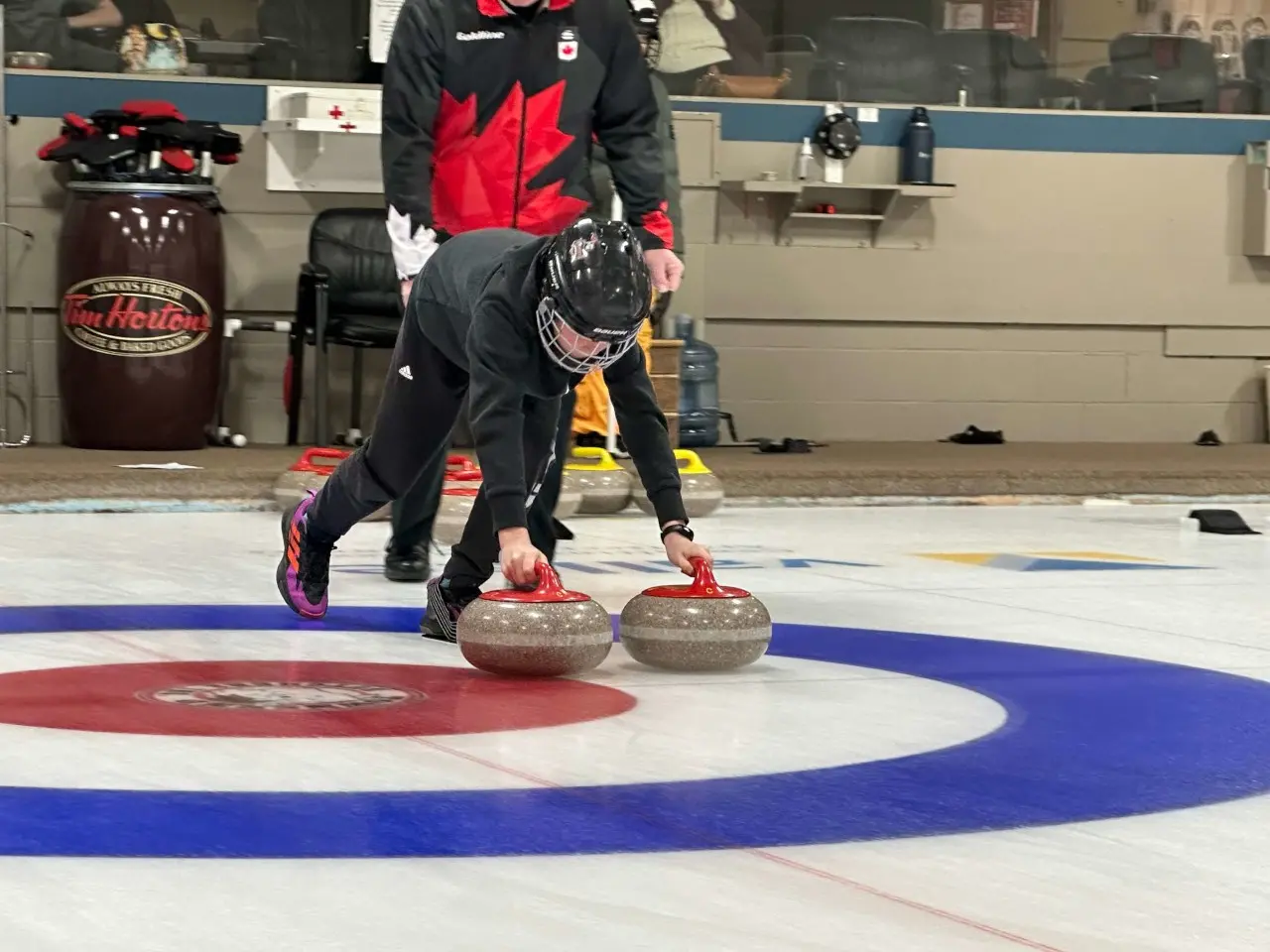 Simcoe Curling Club - Grade 7 Students from Lakewood Elementary Try ...